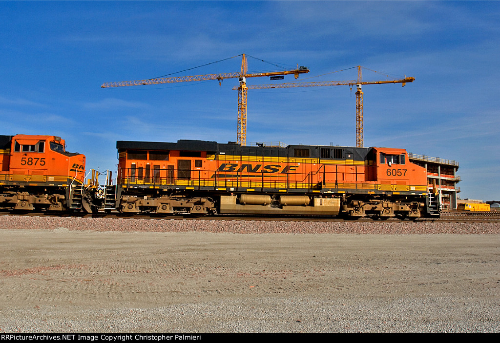 BNSF 6057 Leads E-THHNAM0-73